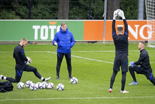 Frans Hoek On Learning From Johan Cruyff, Man United, LVG And The ‘Goal ...